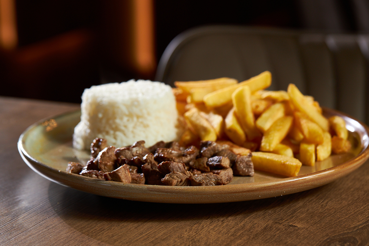 Filet mignon with rice and French fries - Pie-Fection Pizza